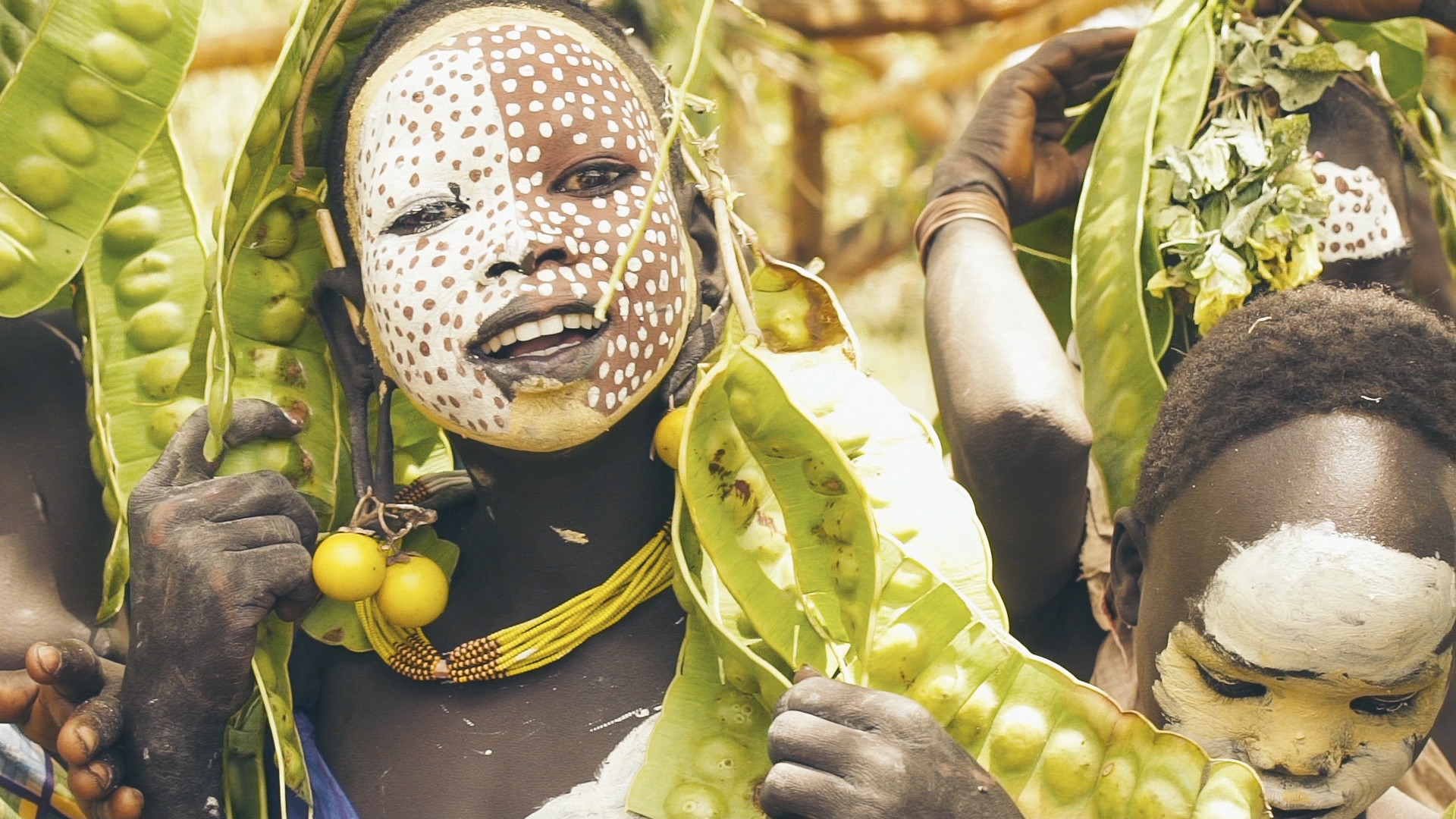 ヨシダナギ | The Suri Tribe with Nagi Yoshida | Works | 旅する鈴木